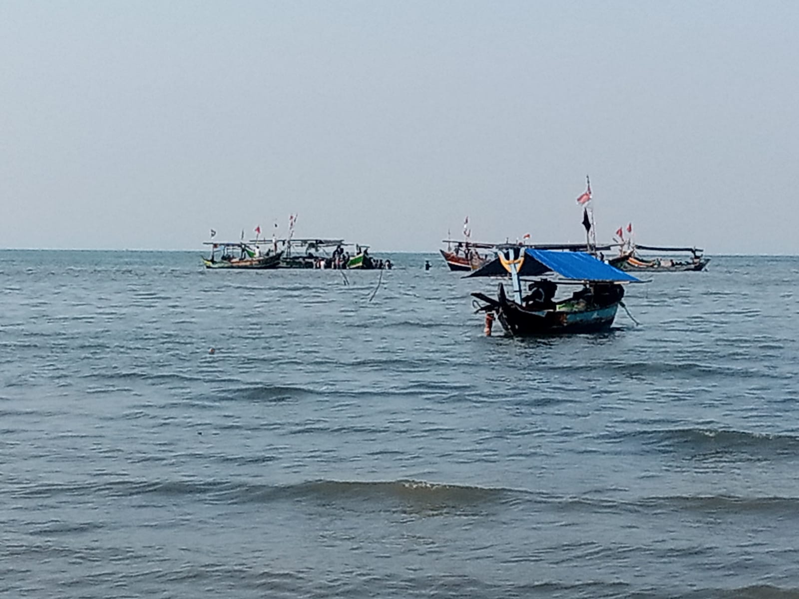 Kapal Nelayan Pencari Ikan Bocor, Satu Nelayan Hilang di Perairan TanjungPakis – JURNAL86.COM